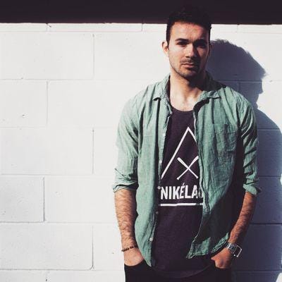 Simon Rousseau – Medium