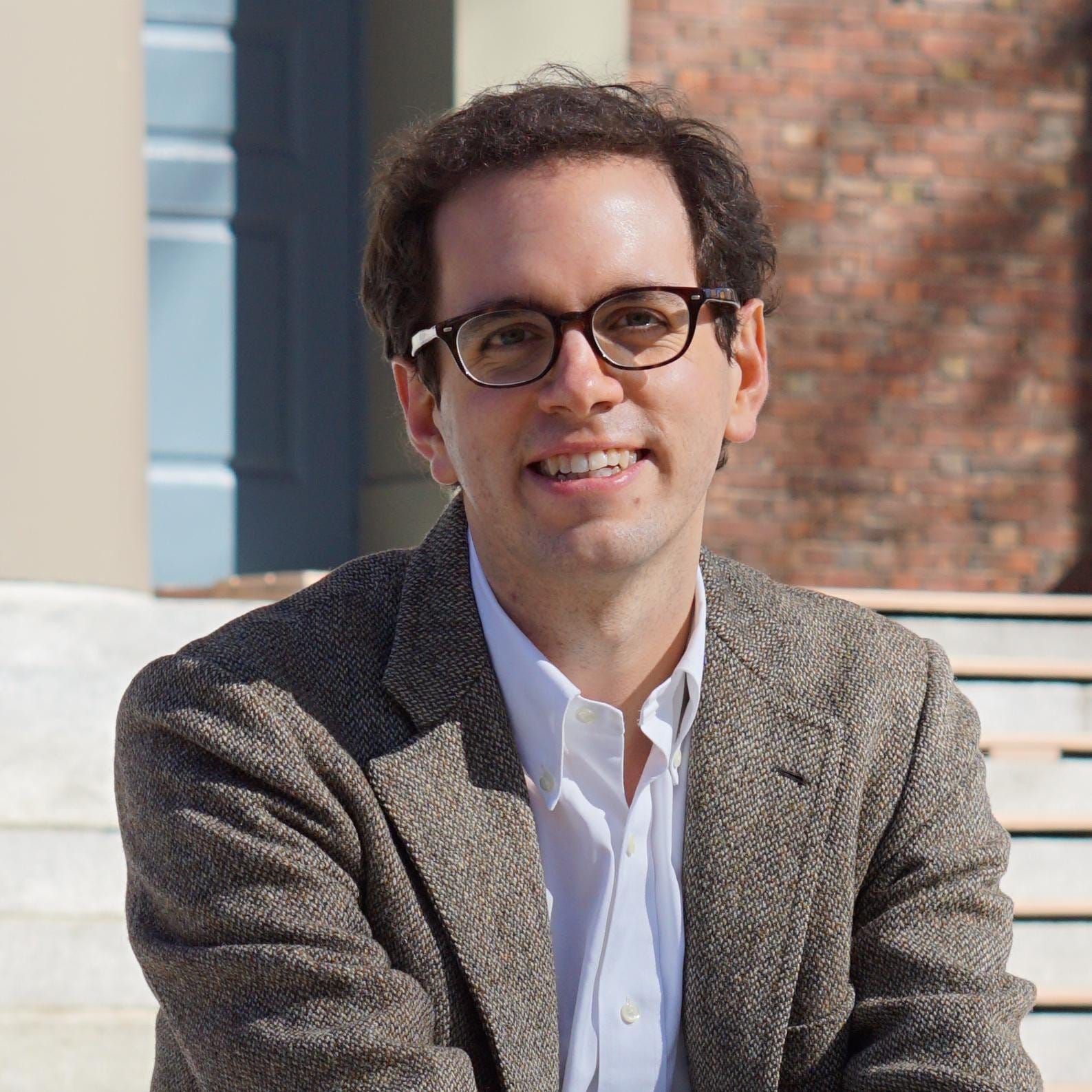 Alexander Bevilacqua – Medium
