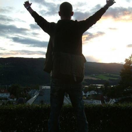 Daniel Asplund – Medium