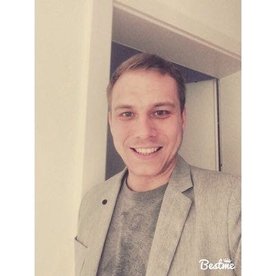 Robert Lackner – Medium
