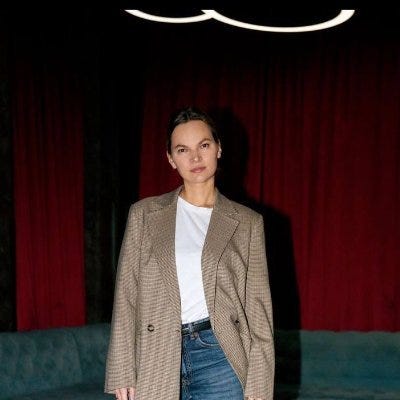 Jo Lyons – Medium