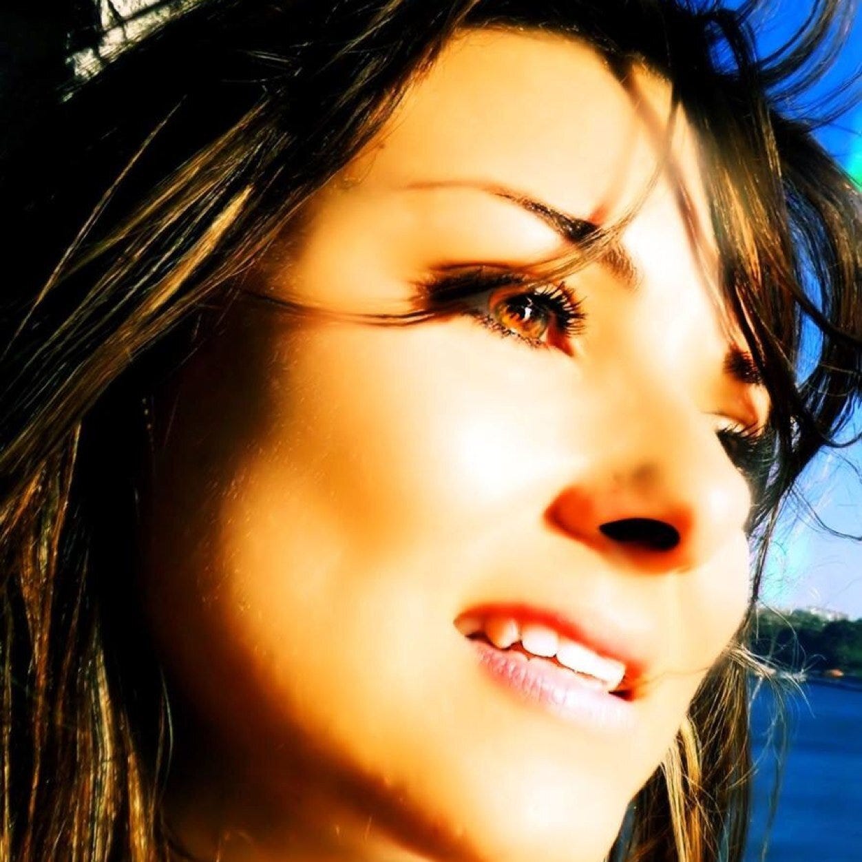 SABRINA O. FERNANDES – Medium