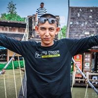 Apisit Wichitsopa – Medium