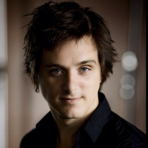 Simon Stranger – Medium