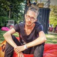 Vlad Petre – Medium