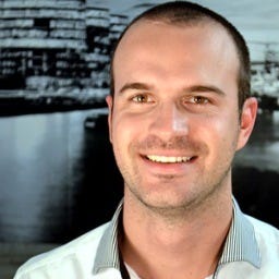 Cezar Augusto – Medium