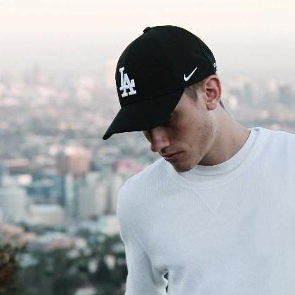 TRE WRIGHT – Medium