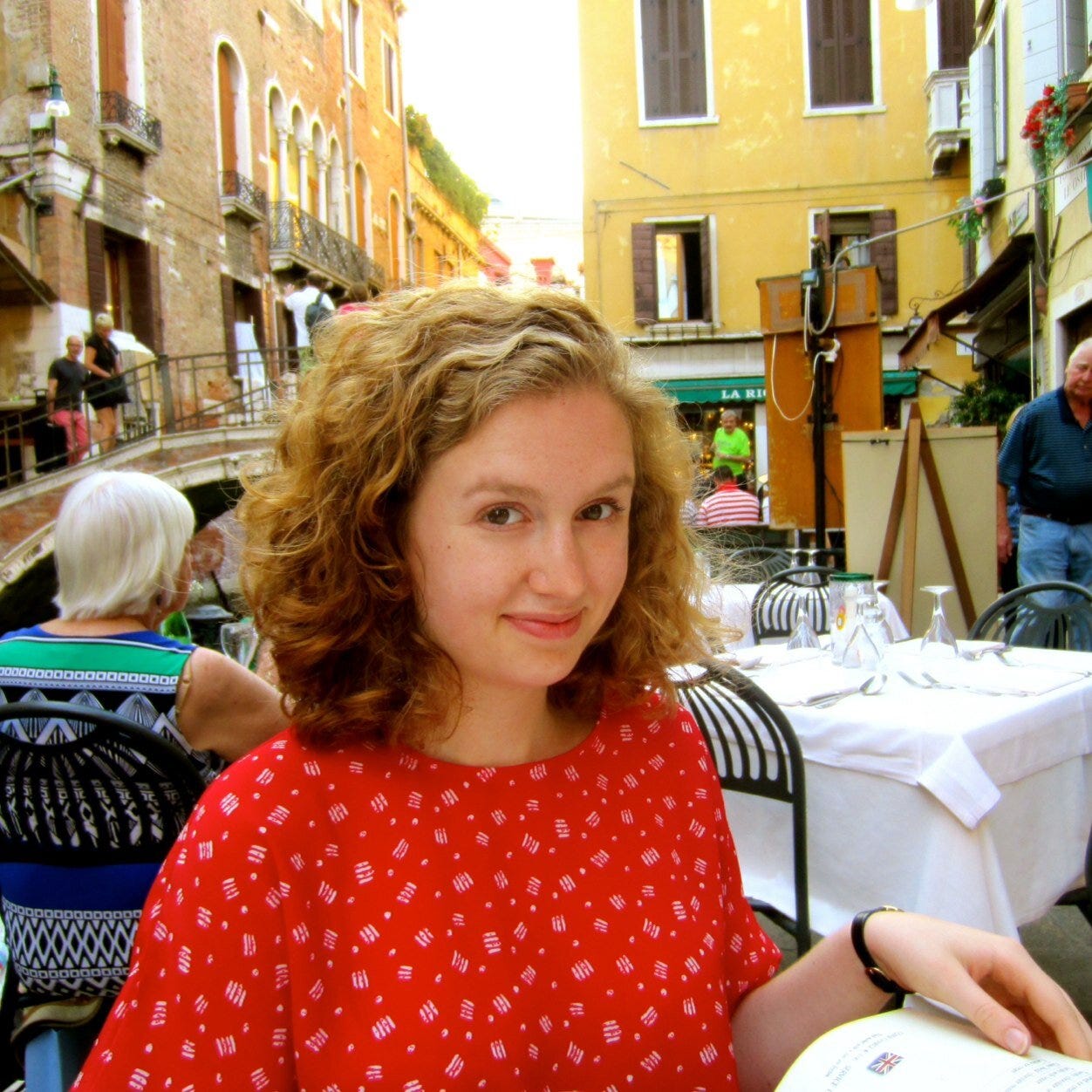 Nina Marshall – Medium