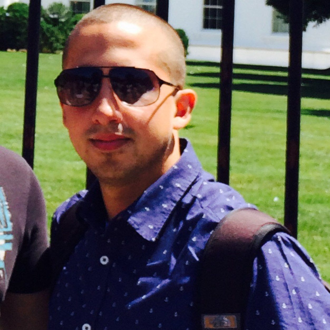 Irving Burbano – Medium