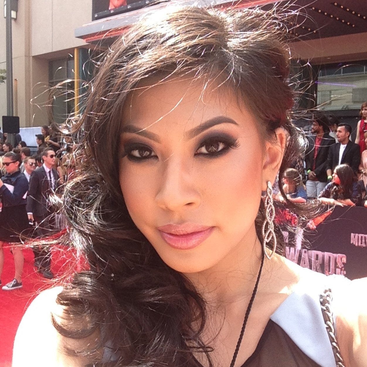 Ivana Nguyen – Medium
