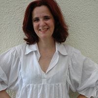Mônica Kalil Pires – Medium