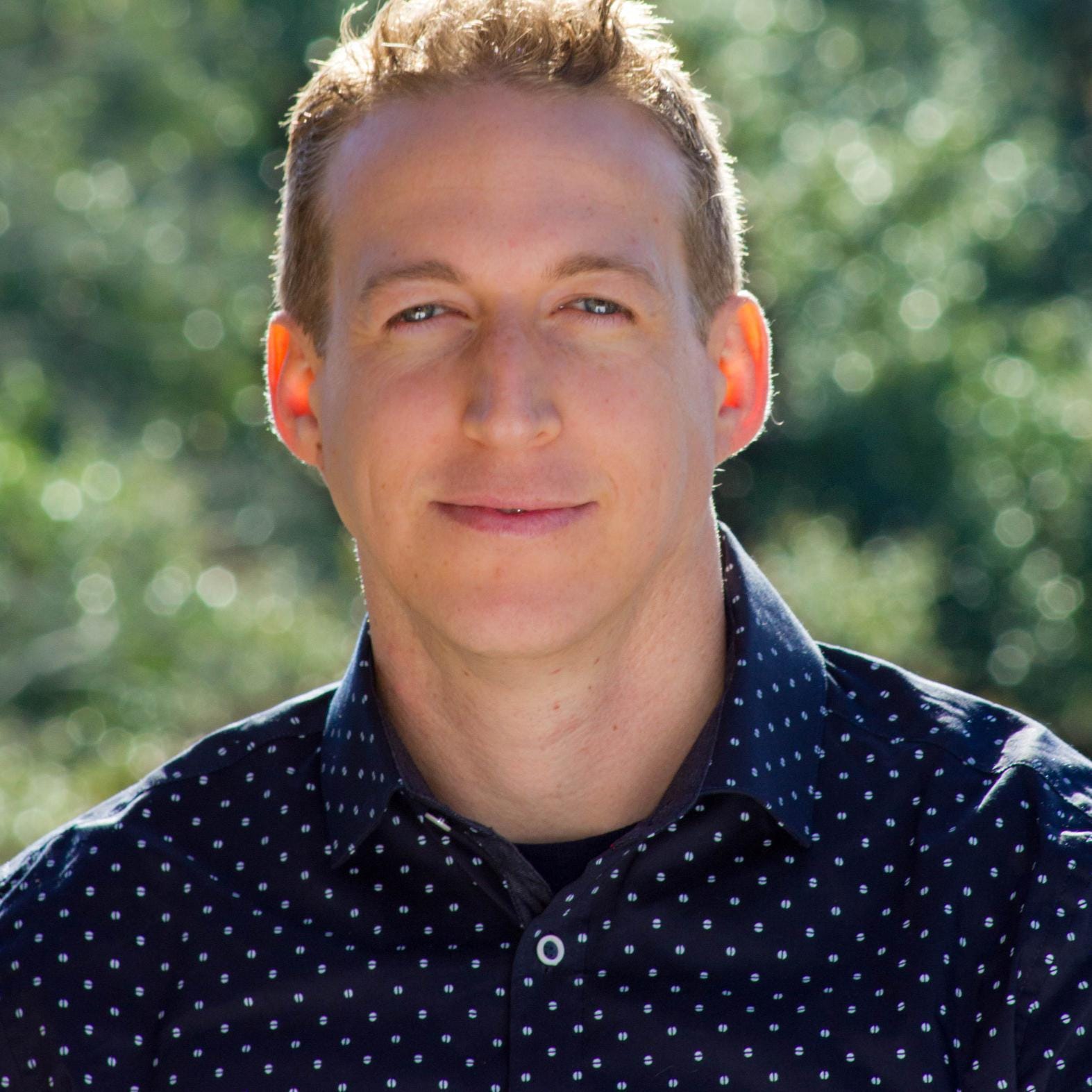 daniel Vardi – Medium