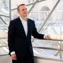 Sean MacMahon – Medium