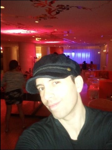 Gari Senderoff – Medium