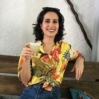 Débora Nazari – Medium