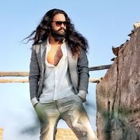 Neil Manuel – Medium