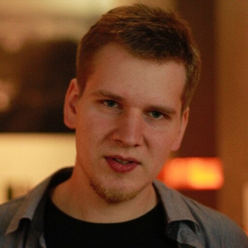 Paweł Nowak – Medium