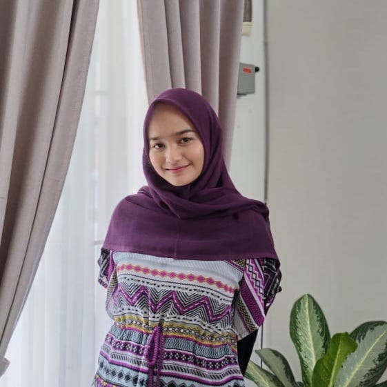 Tarisya Qurrota A'yuni – Medium