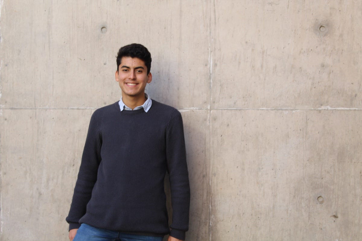 Moisés Saavedra Cáceres – Medium