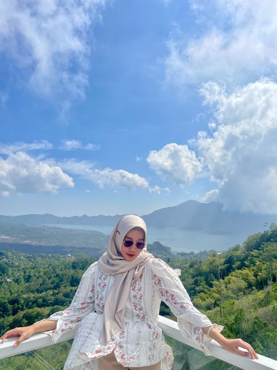 Rizka Luthfiani – Medium