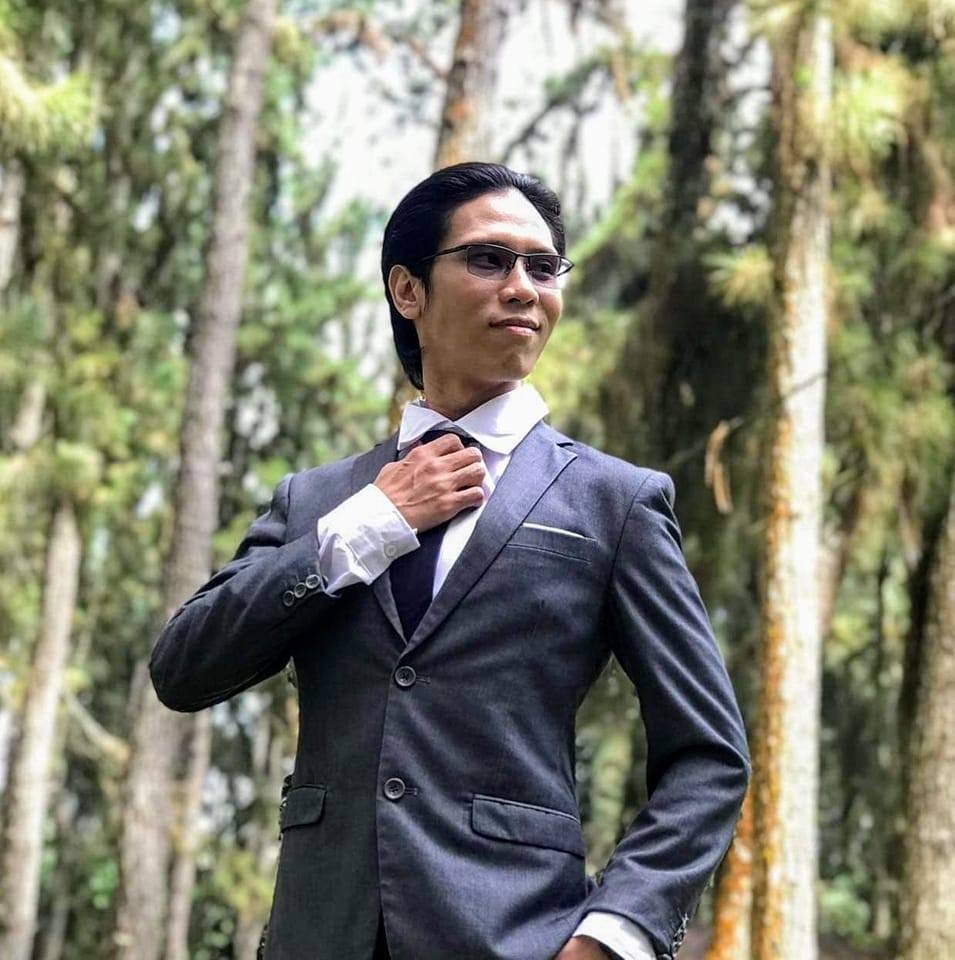 Ezekiel Keanu – Medium