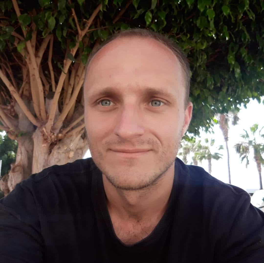 Oleksandr Podoliako – Medium