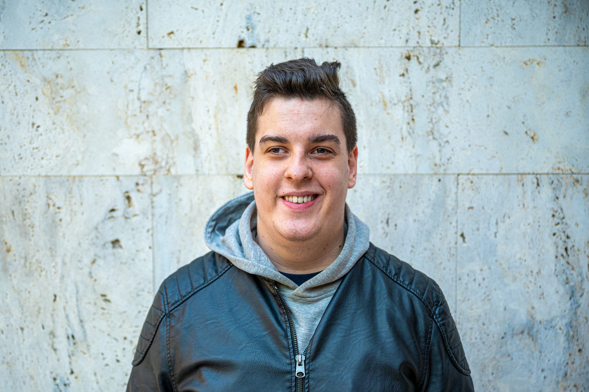 Kristóf Bakos – Medium