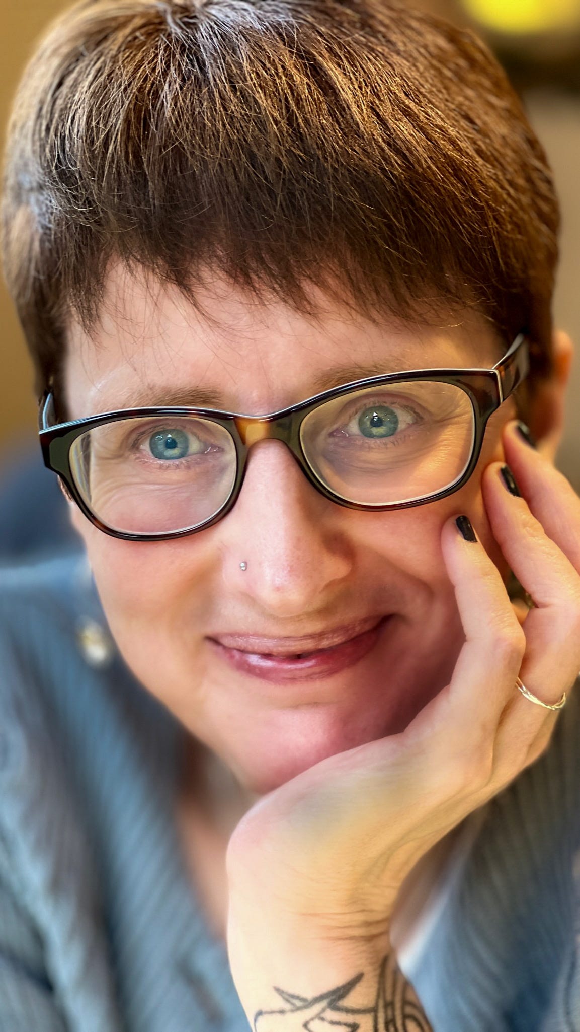 Kate Bacon – Medium