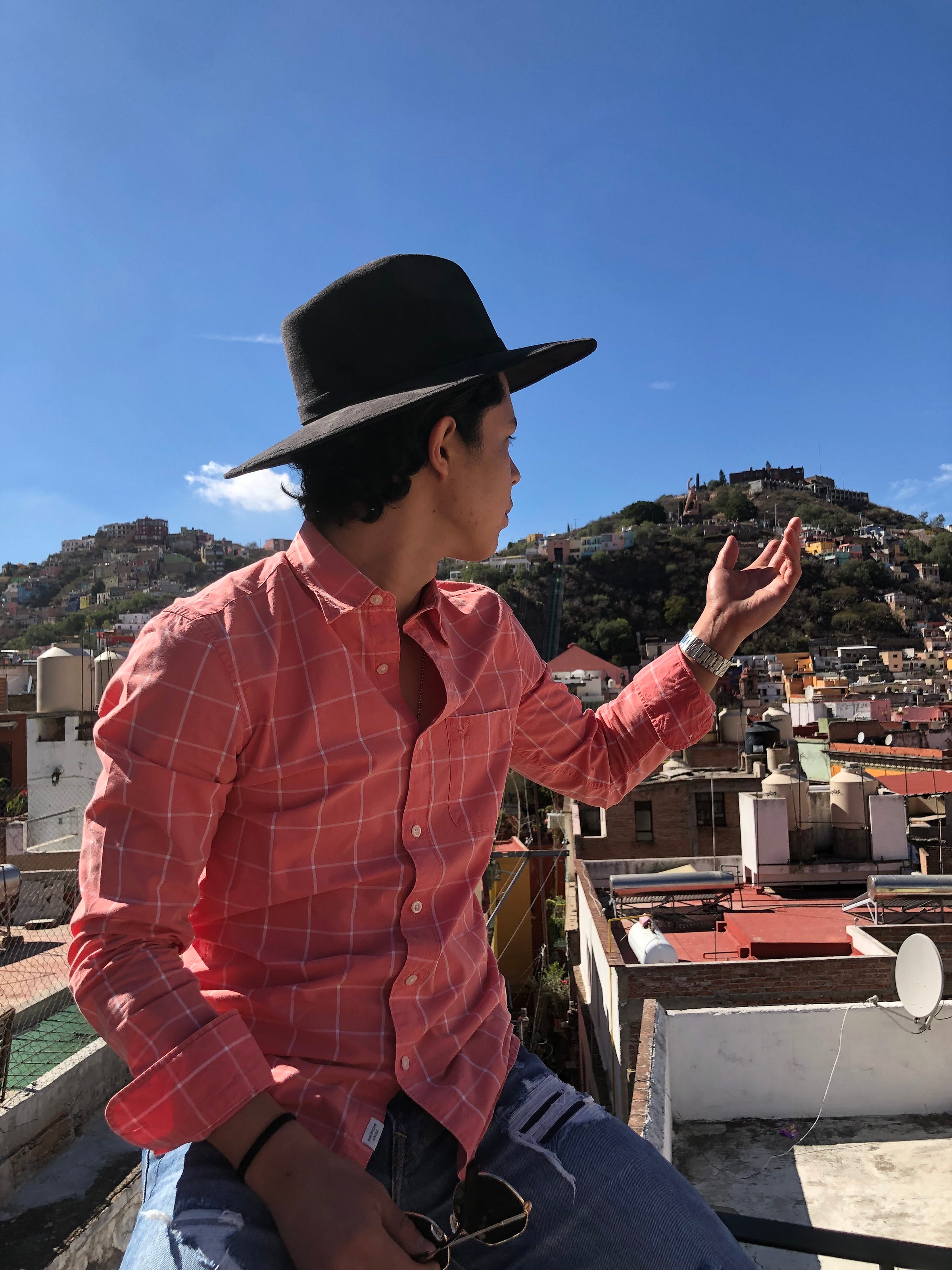 Alex Granados – Medium