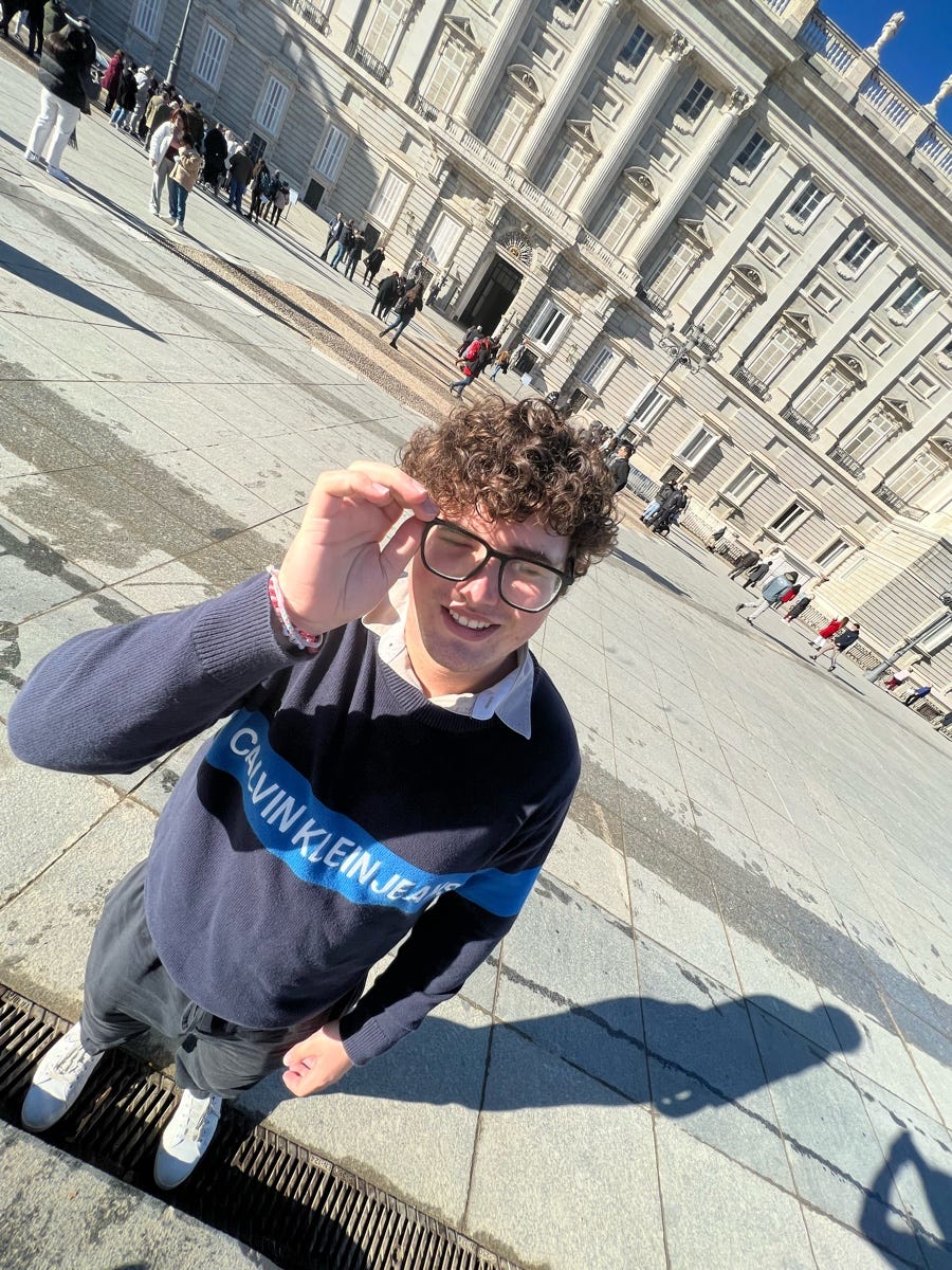 Hugo Gerbich Pais – Medium