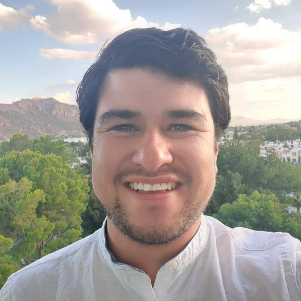 Josue Valles – Medium