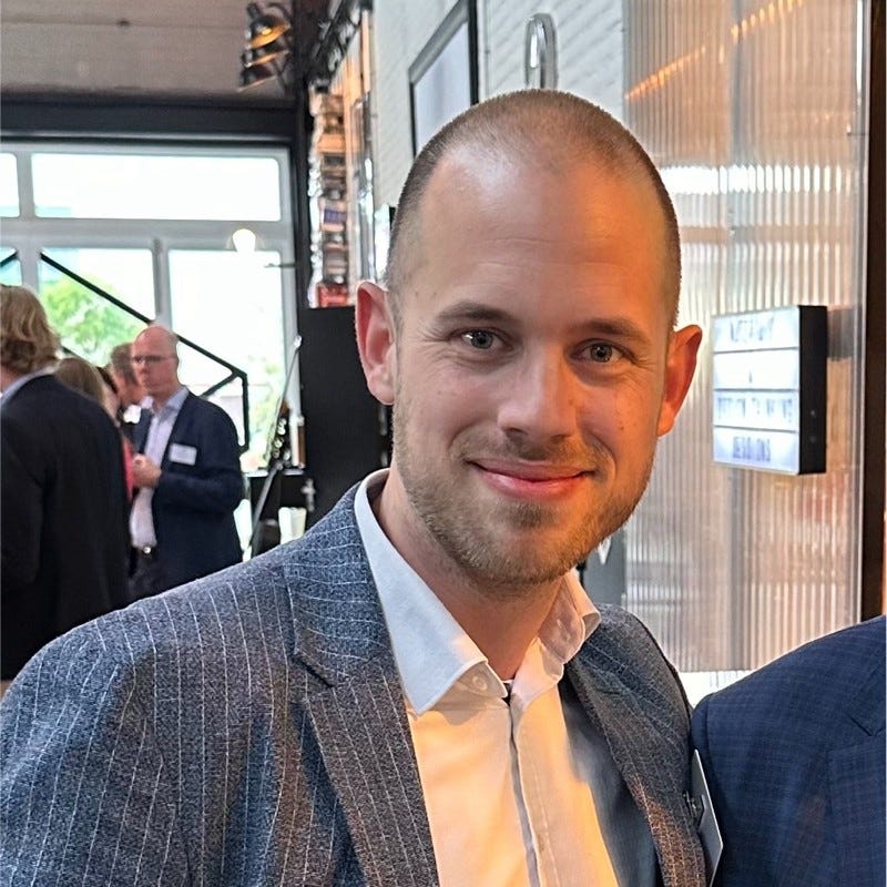 Simon Janssen – Medium