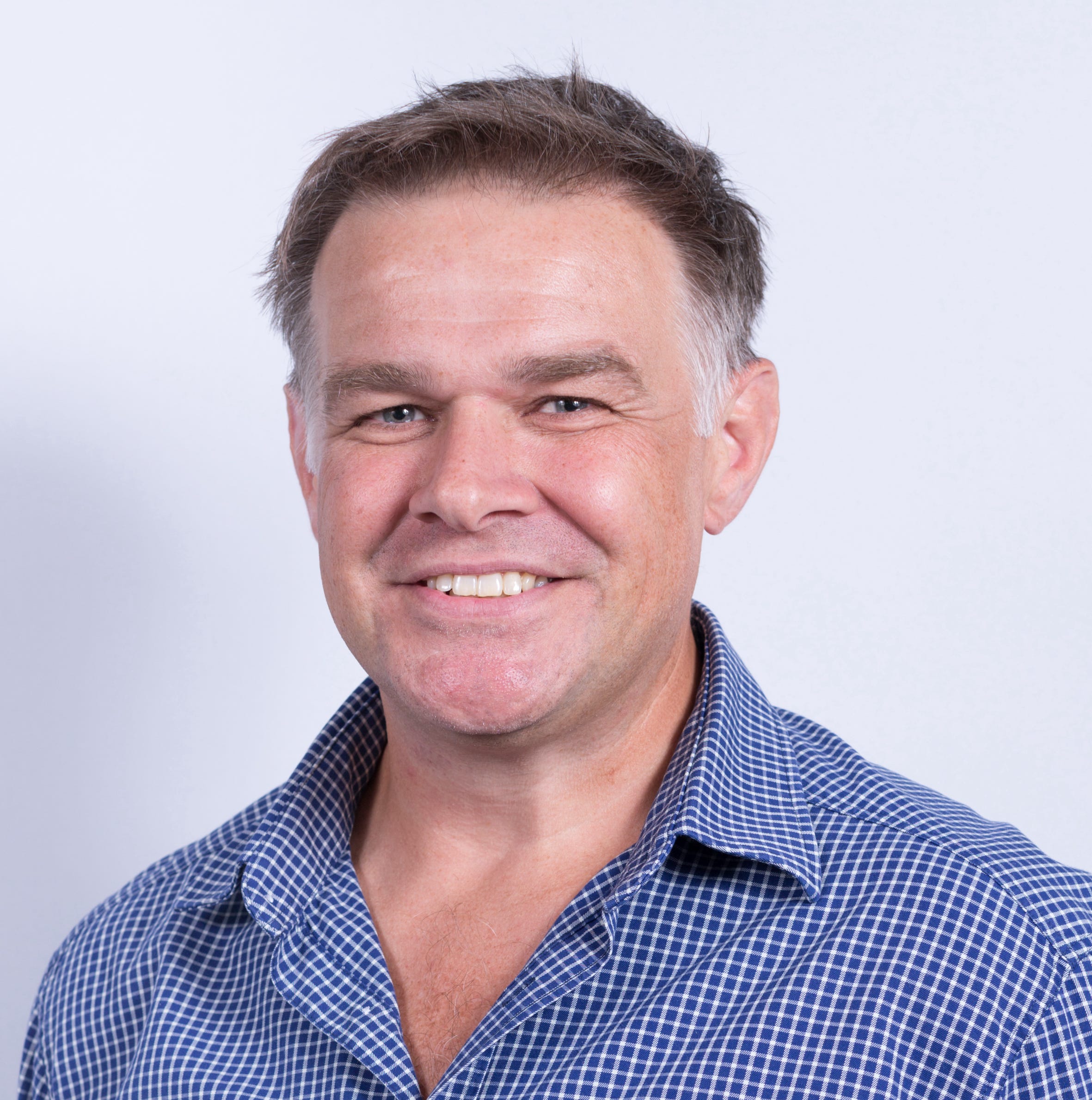 Luke Goldsworthy – Medium