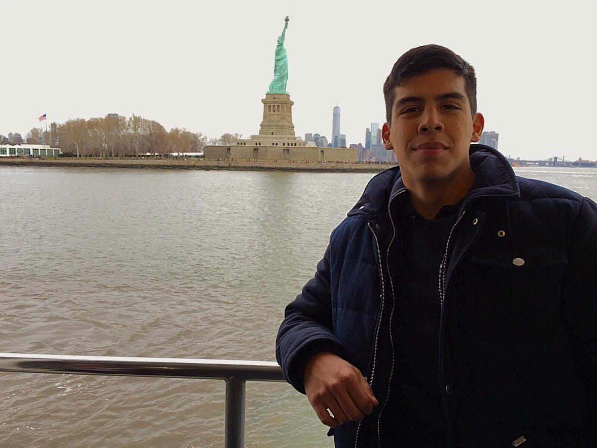 Aarón Flores – Medium