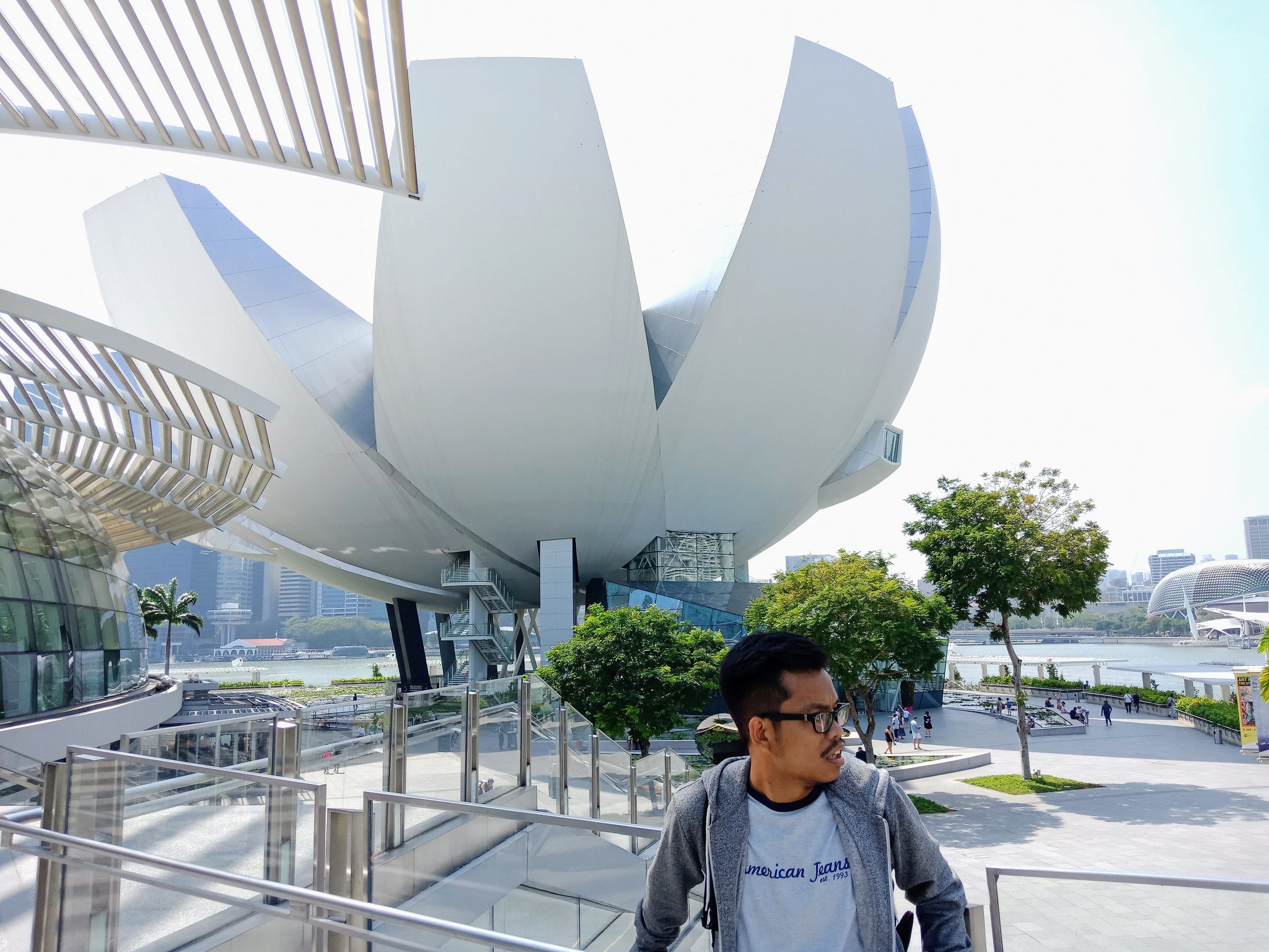 Meikel Ginting – Medium
