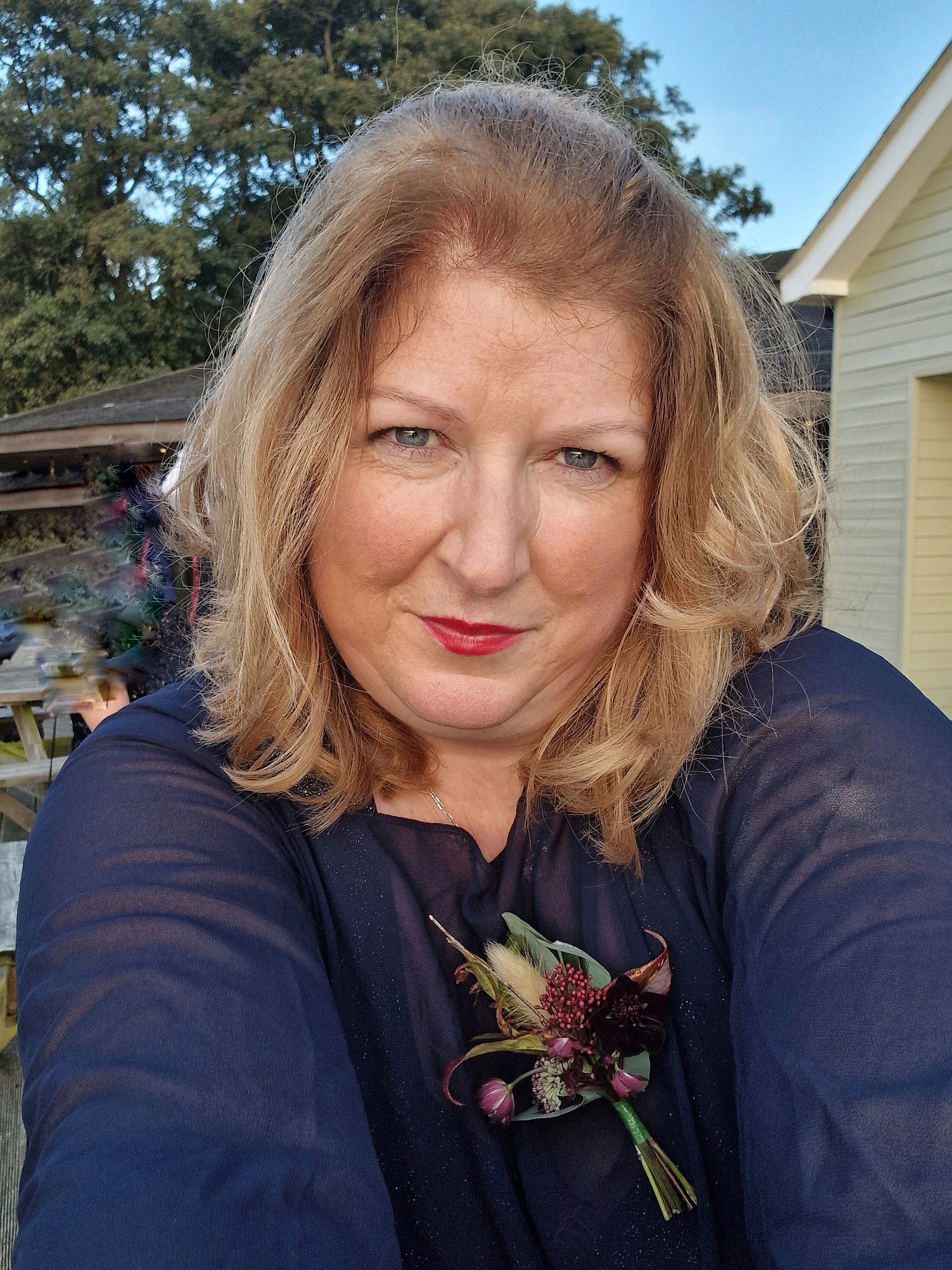 Samantha Mattocks – Medium