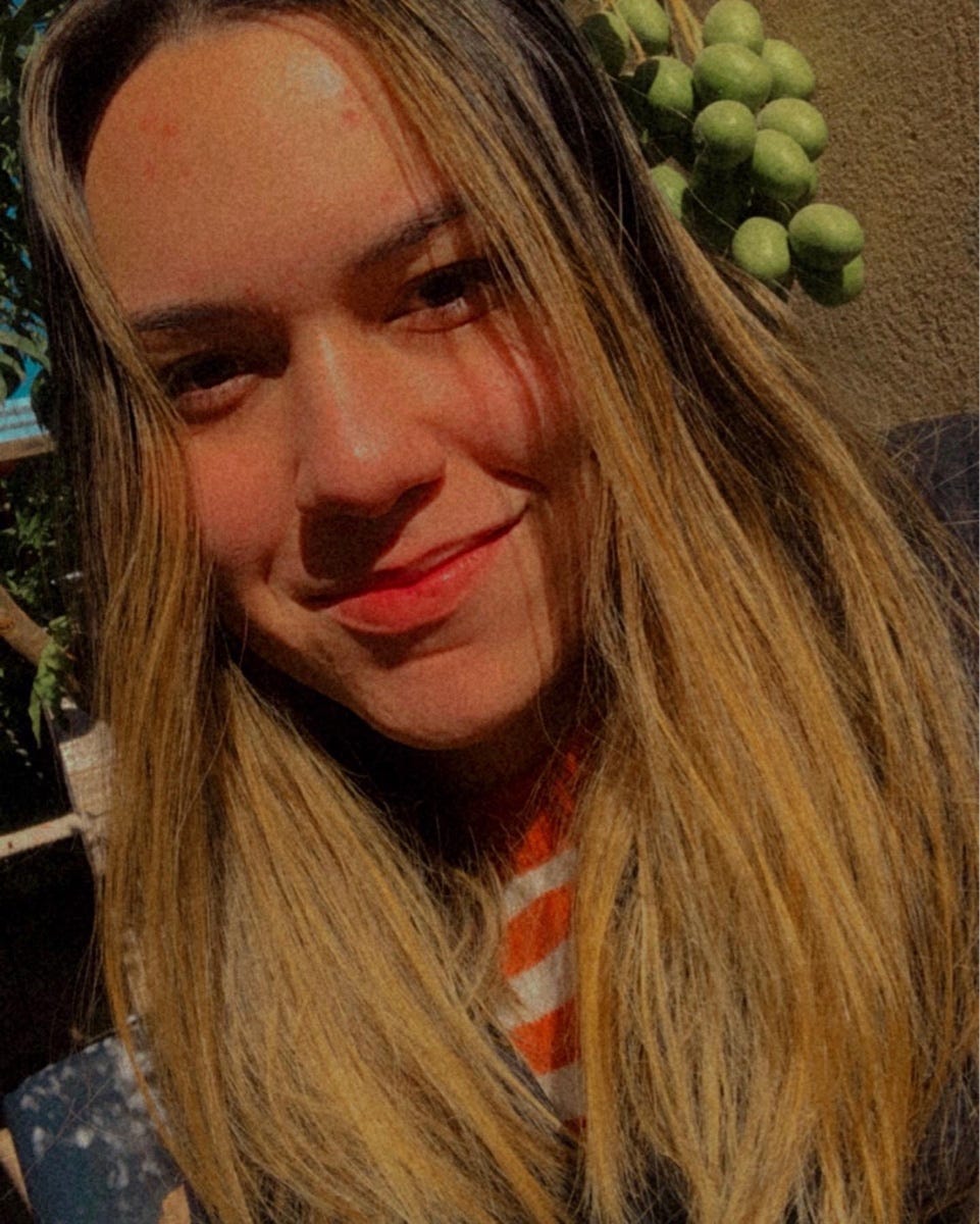 Lívya Ximenes – Medium