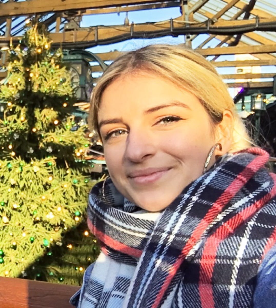 Katie Elson – Medium