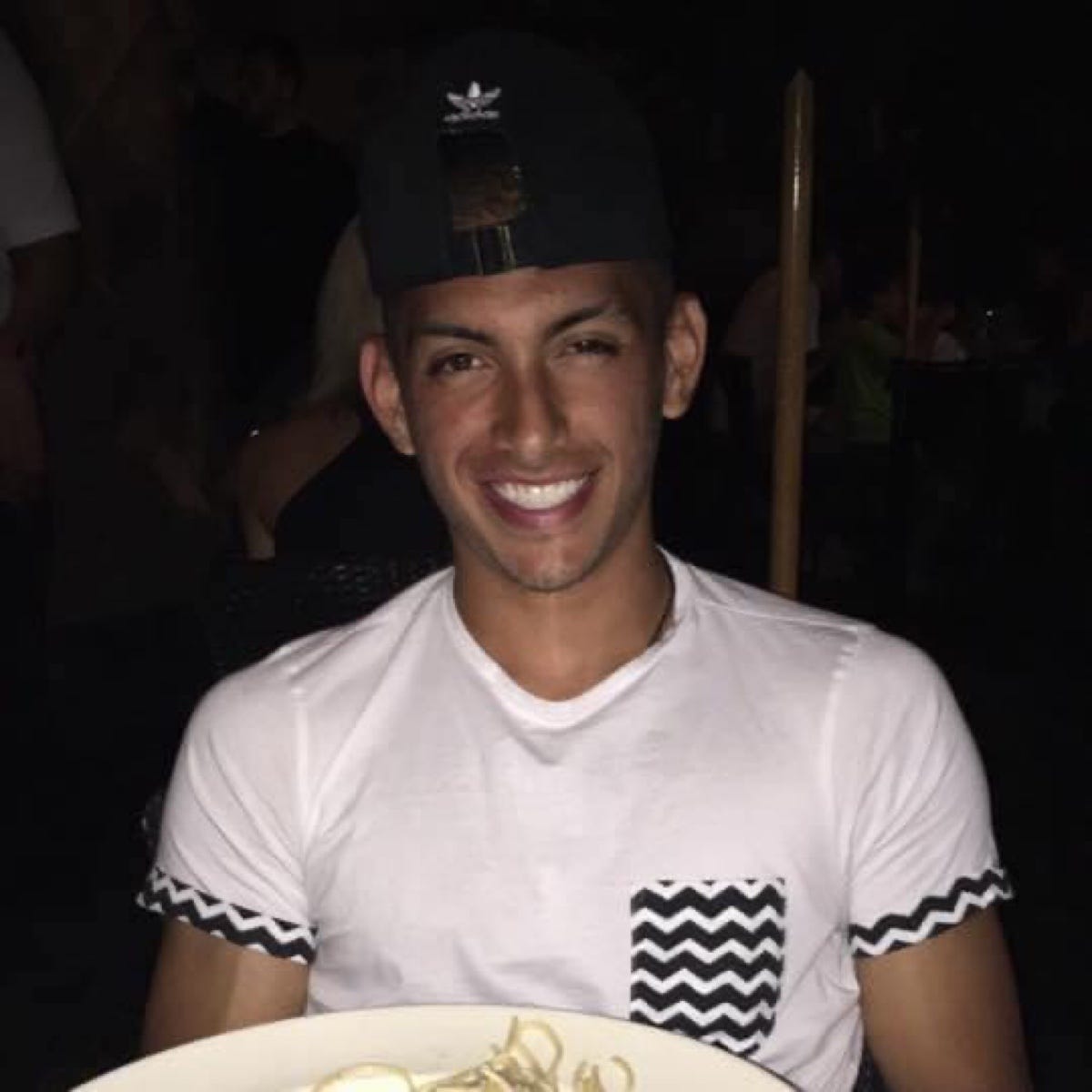 Andres Ruiz – Medium