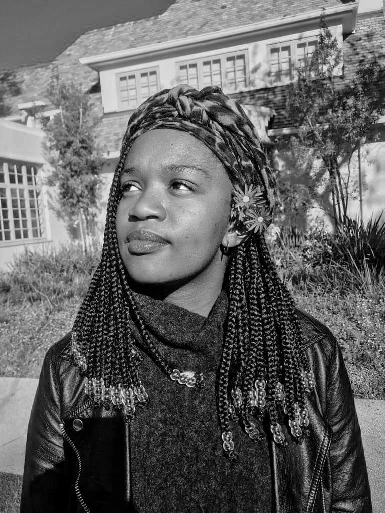 Lesedi Thethe – Medium