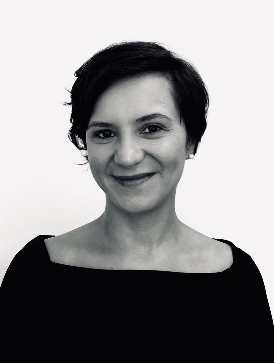 Tais Mendes – Medium