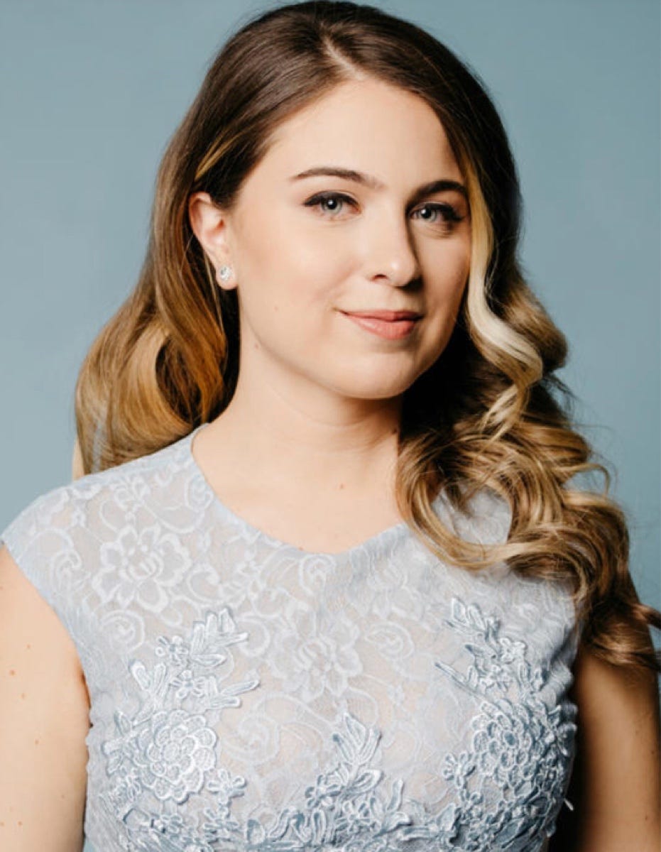 Amanda D'Aversa – Medium