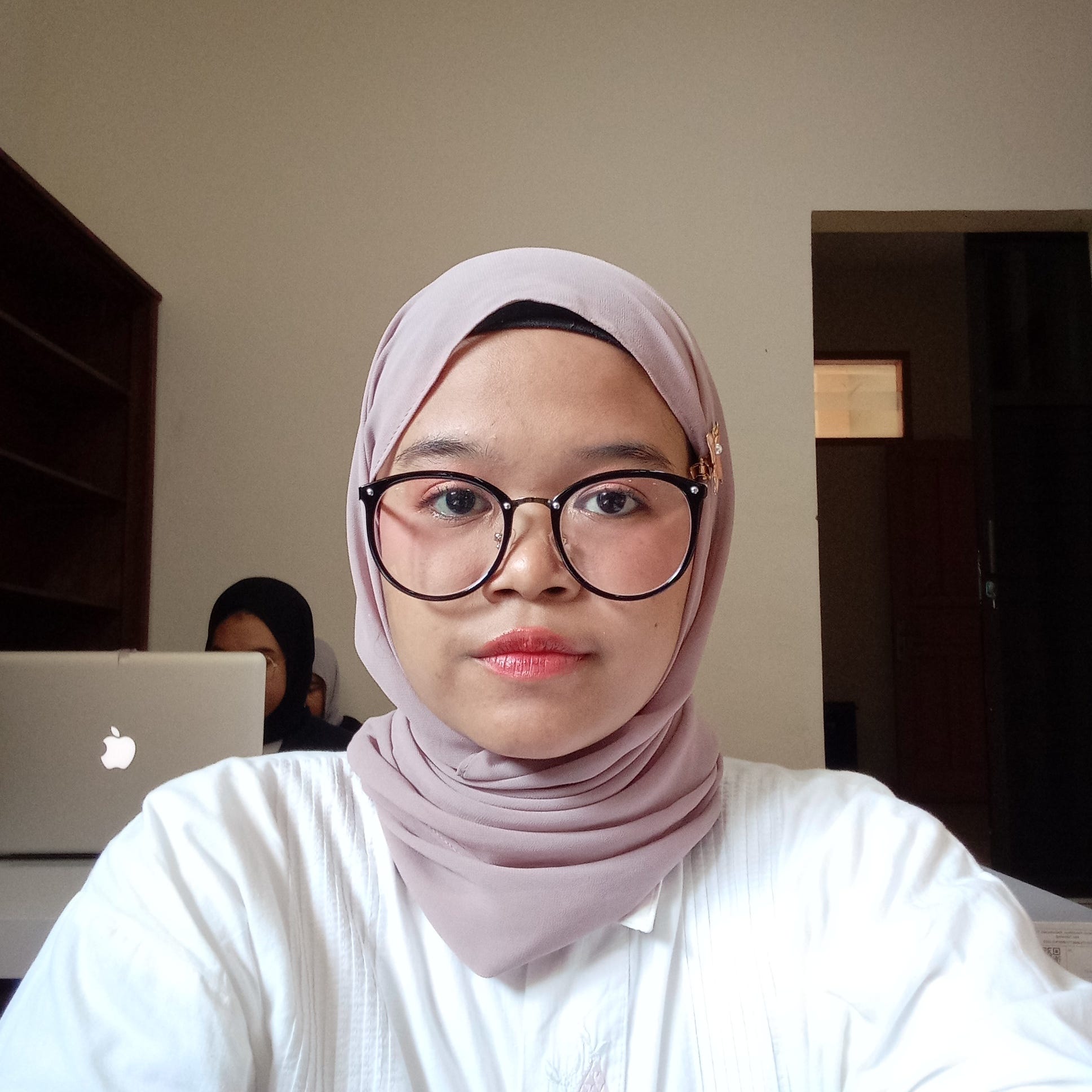 About Aprianti Medium