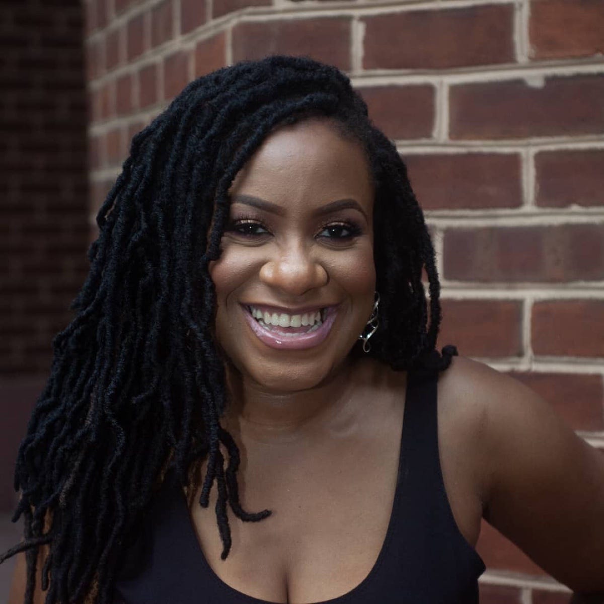 Nikki Lewis – Medium