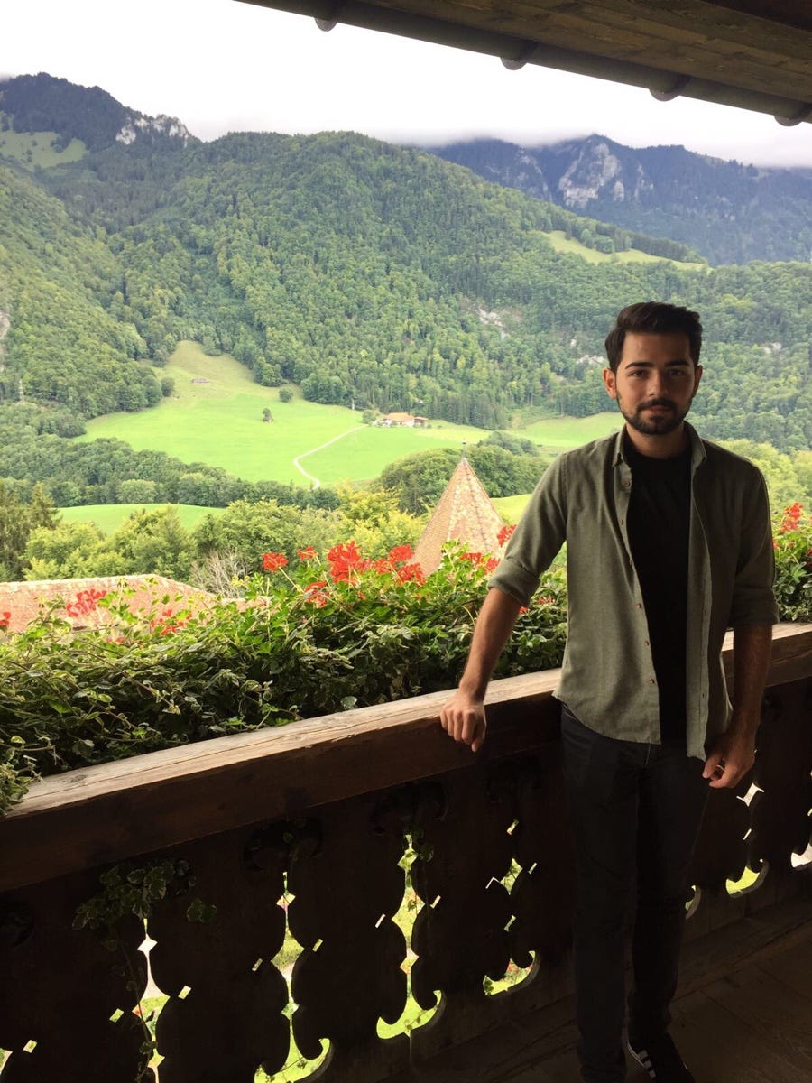 Ümit Aybars – Medium