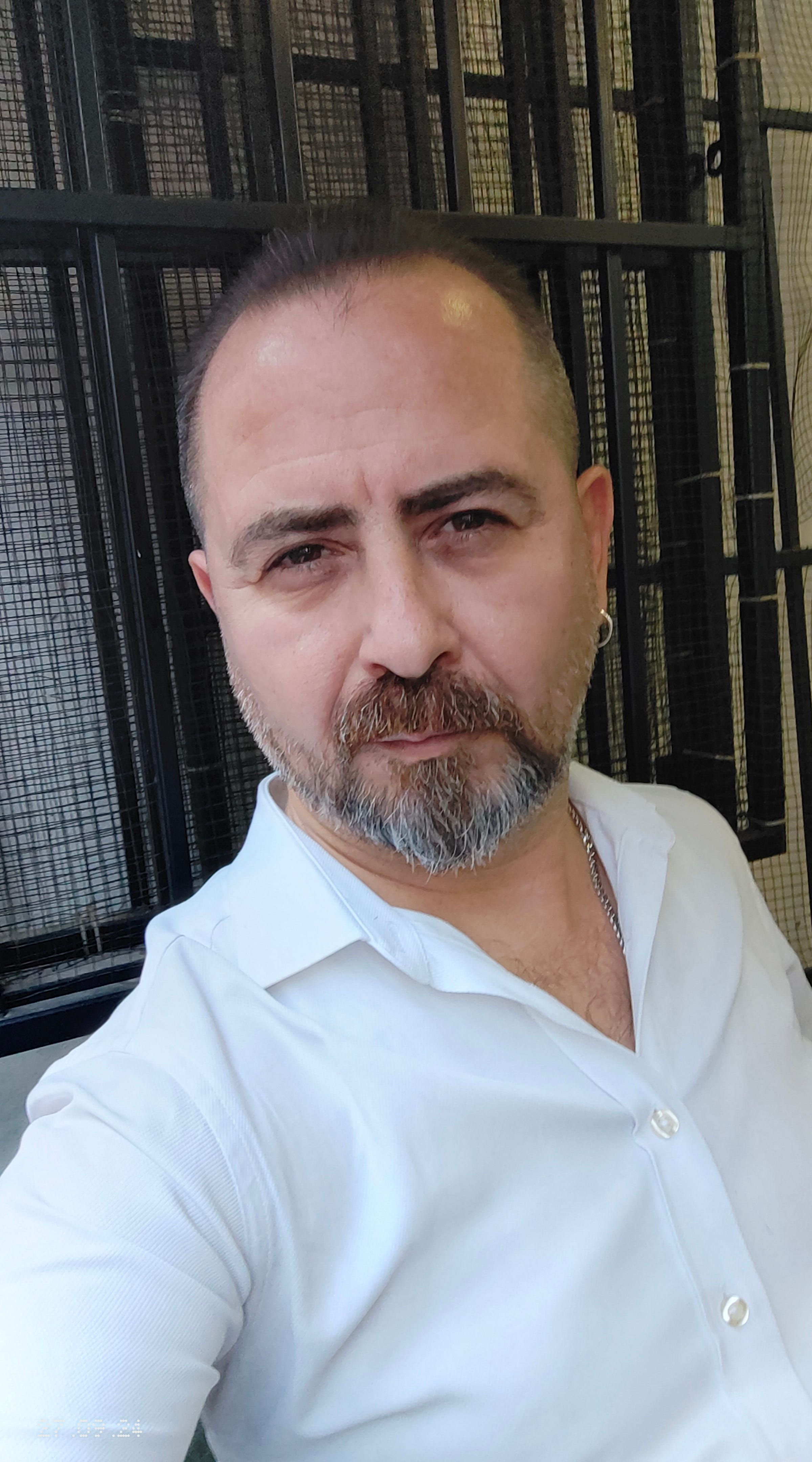 Engin Niyazi – Medium