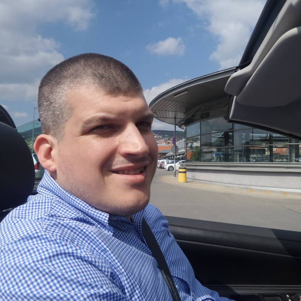 Daniel Varga – Medium