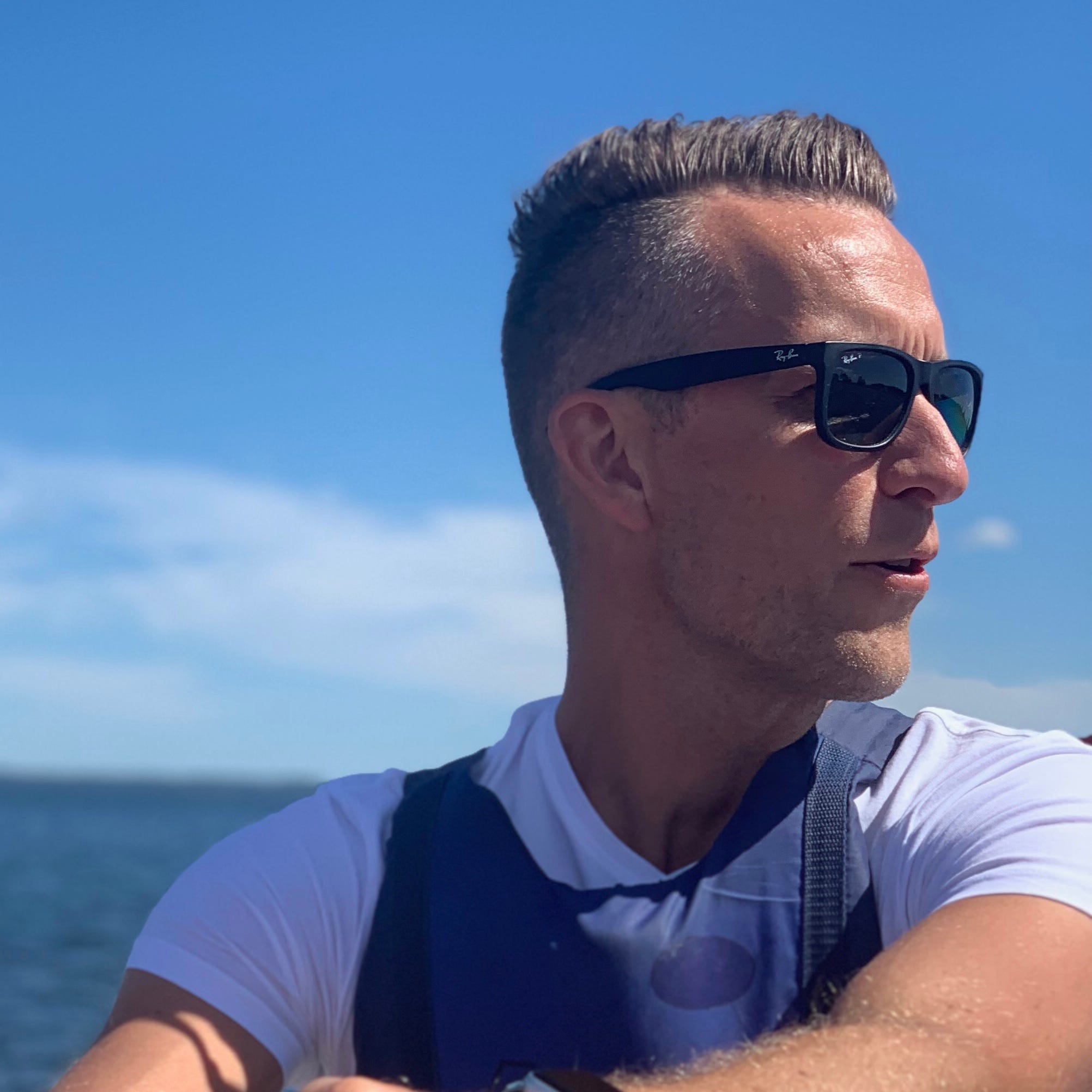 Marcus Lindblom – Medium