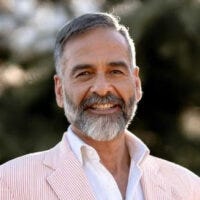 Kevin Bennet – Medium