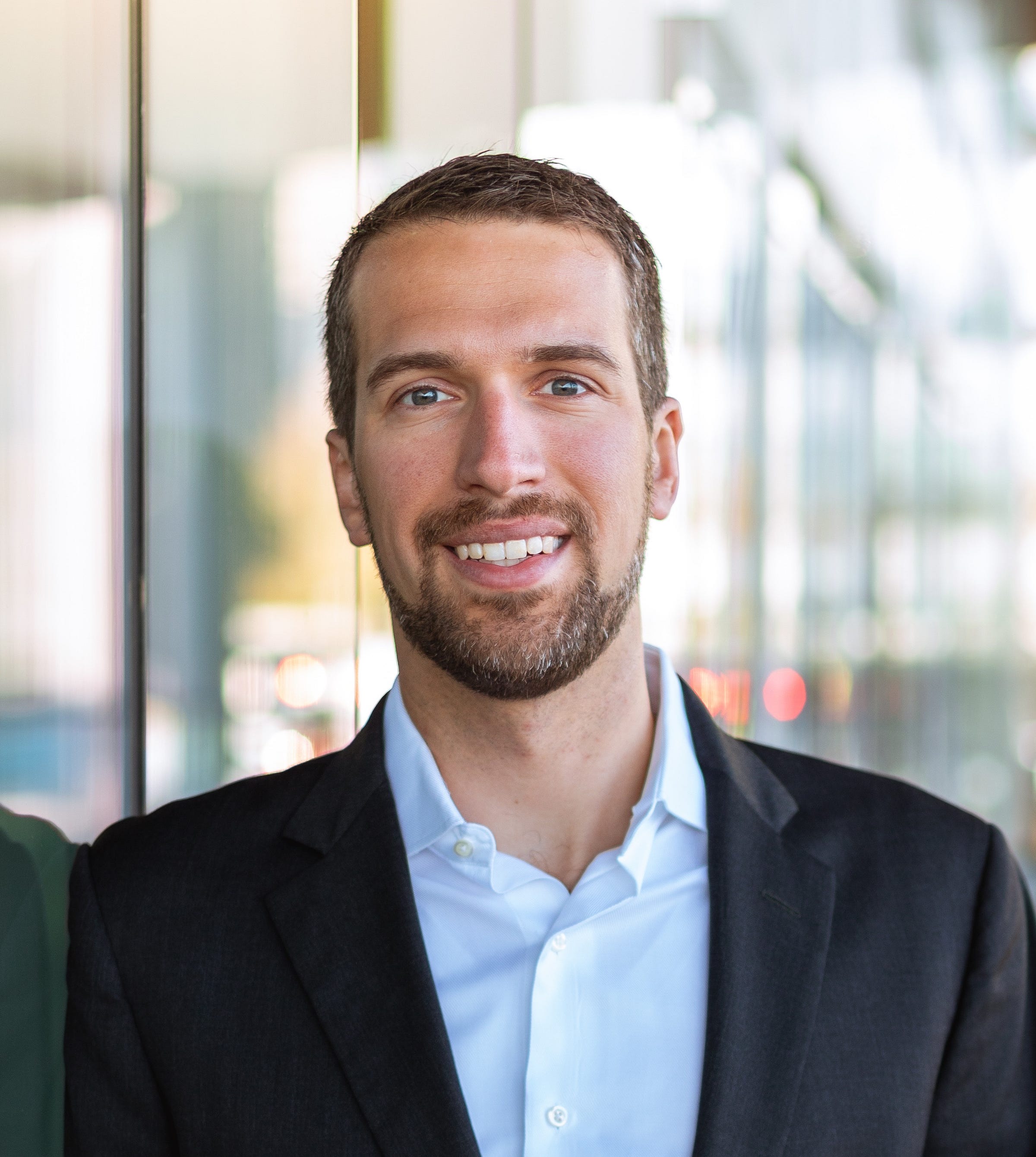 Tom Dvorak – Medium